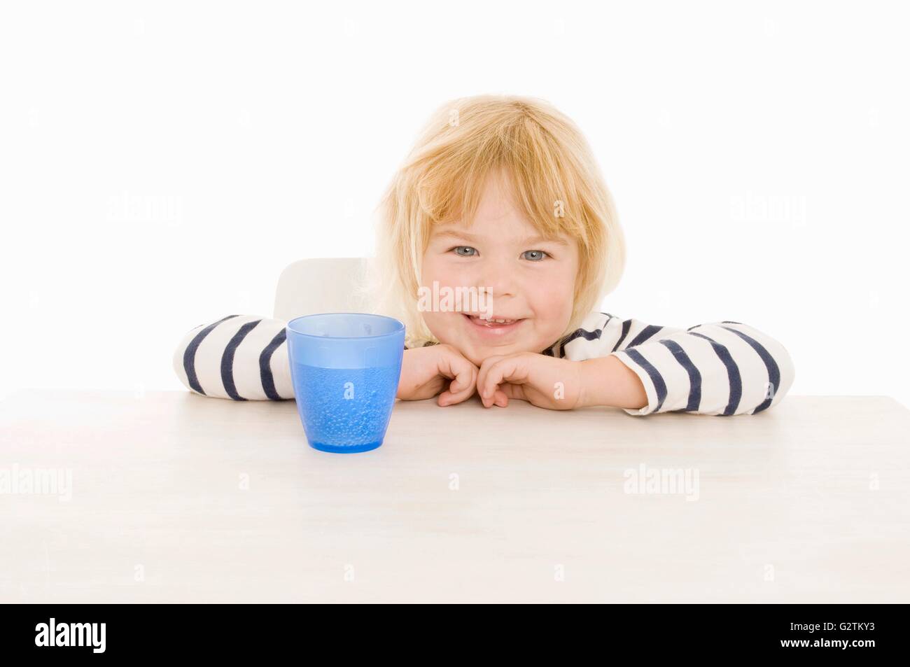 Little girl with beaker of water Stock Photo - Alamy