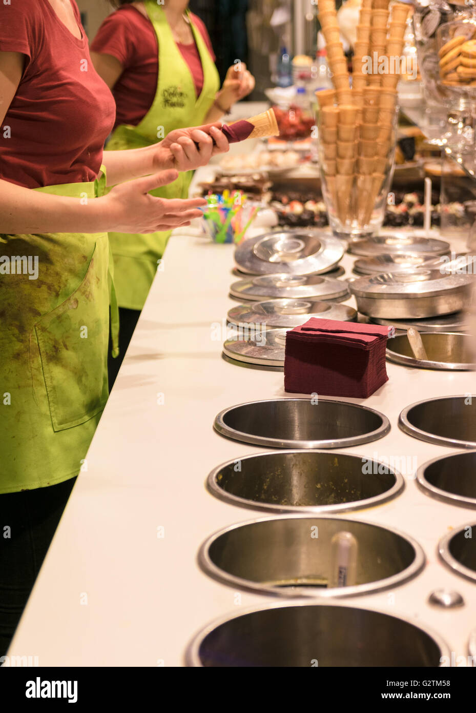 Ice cream counter hi-res stock photography and images - Alamy