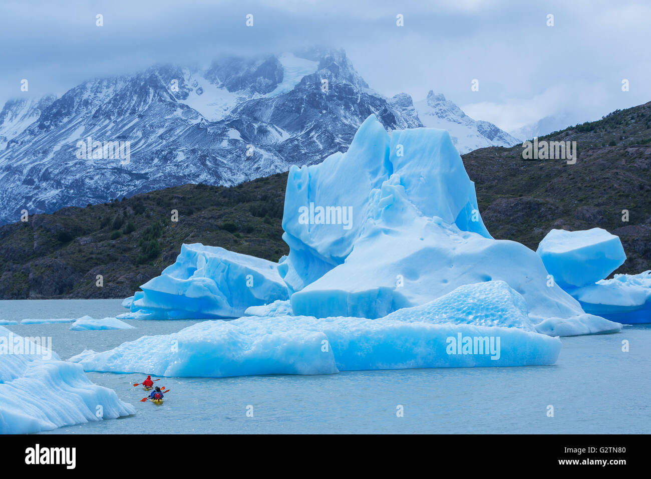 Kayakers on lake, Lake Lago Grey, icebergs, Torres del Paine National ...