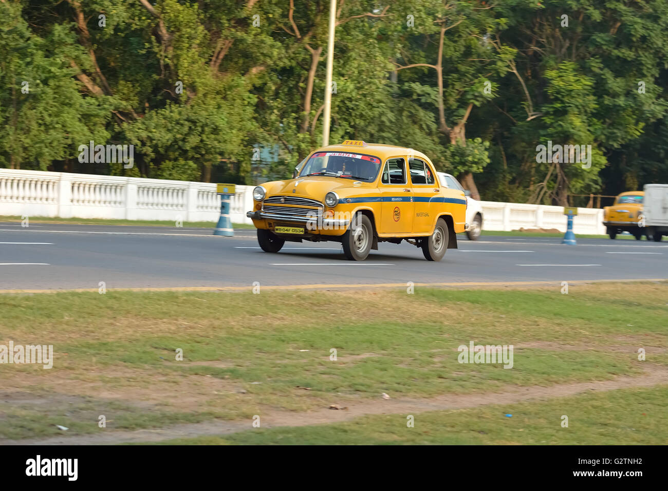 Road calcutta hi-res stock photography and images - Alamy