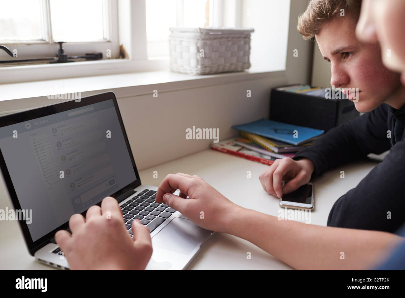 Two boys using laptop home hi-res stock photography and images - Alamy