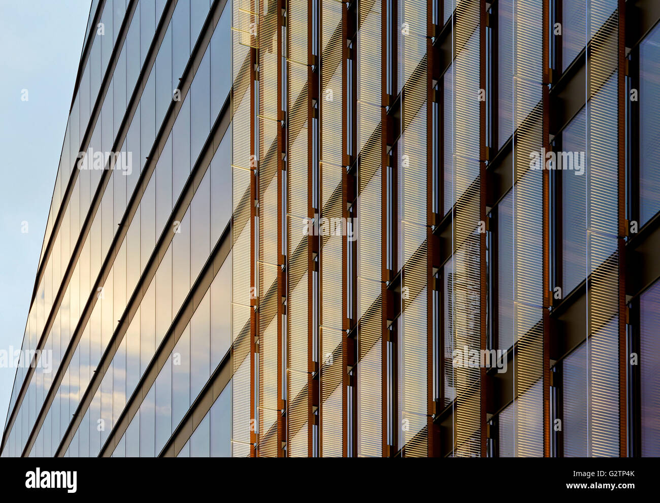 Glass facade with illuminated glass fins. Moorgate Exchange, London ...