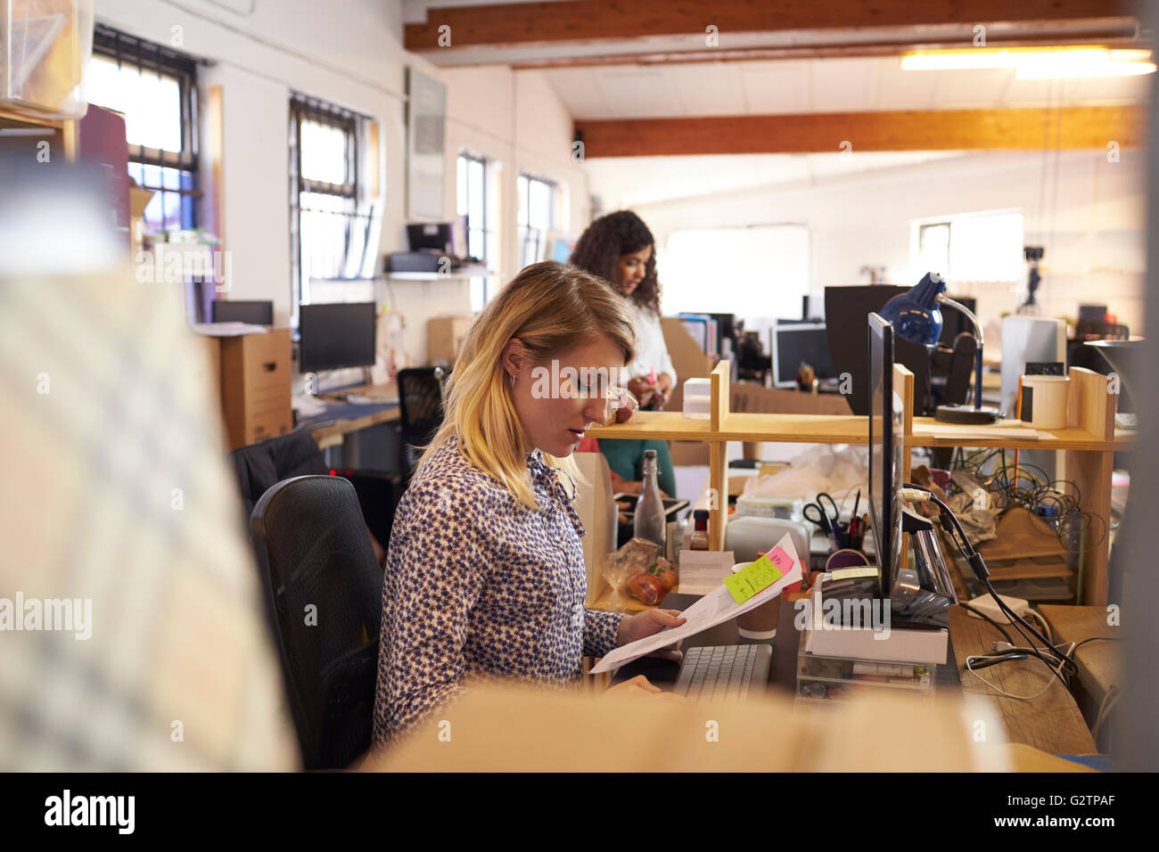 Desk layout hi-res stock photography and images - Alamy