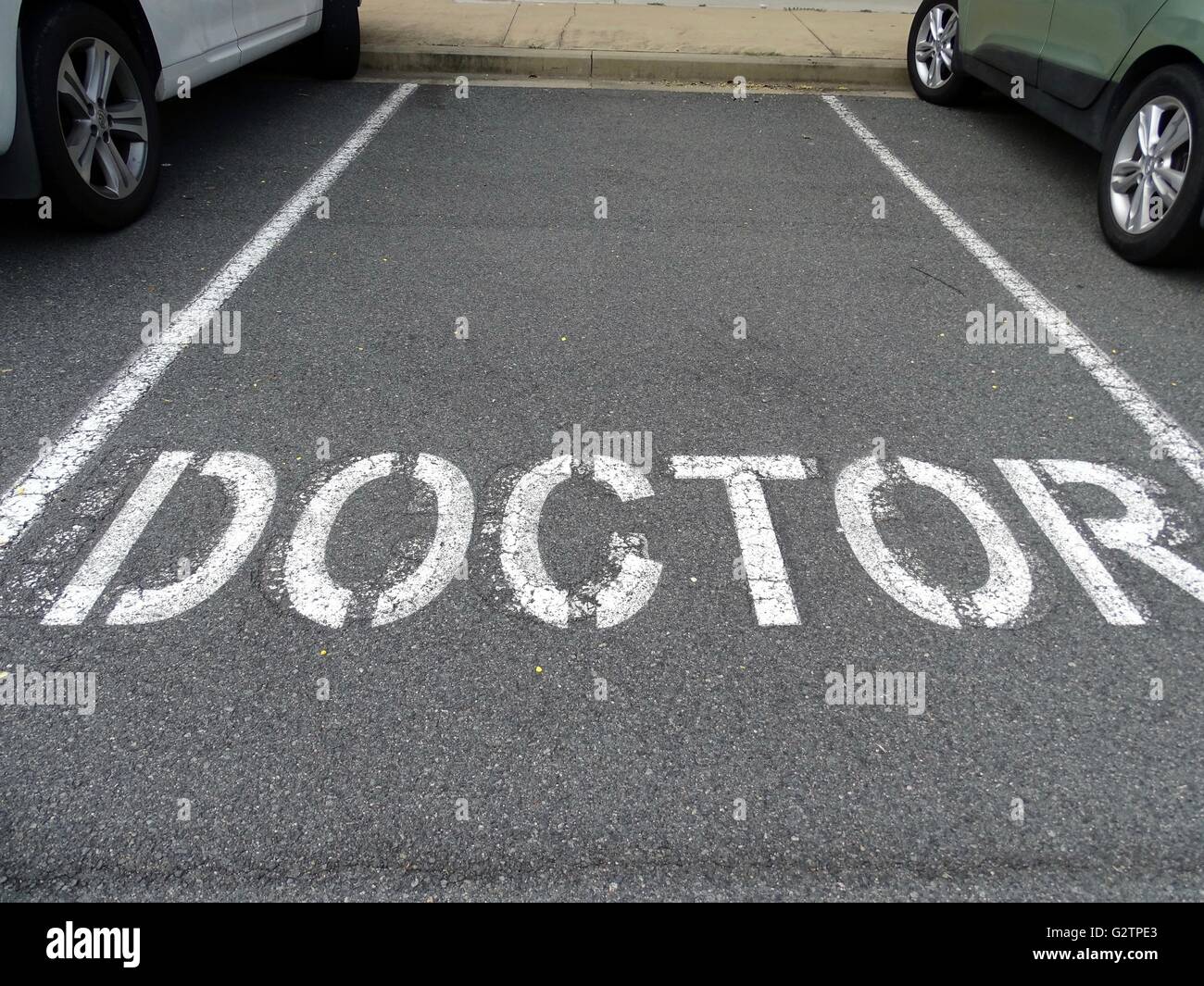 Hospital carpark signage hi-res stock photography and images - Alamy