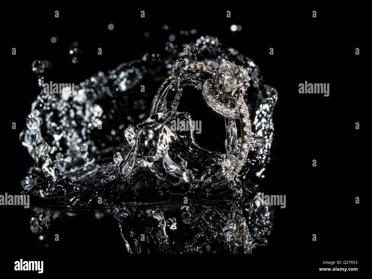Sinking into the water hi-res stock photography and images - Alamy