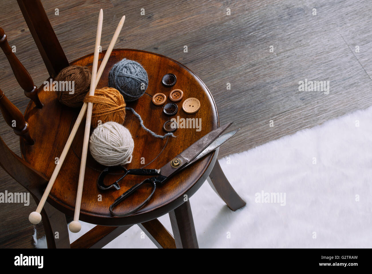 Button scissors yarn ball hi-res stock photography and images - Alamy