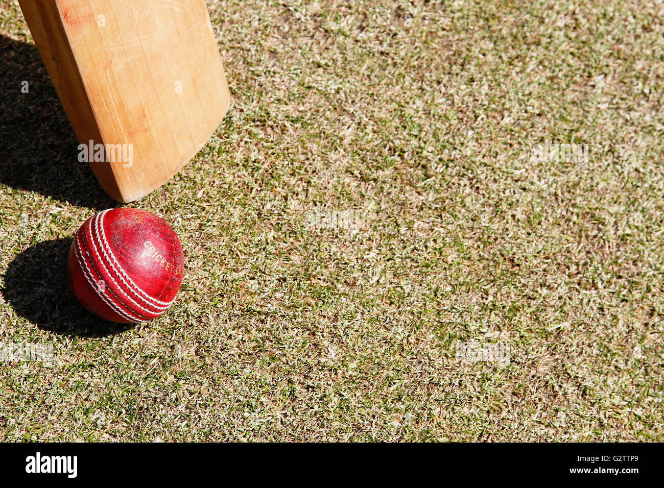 Cricket ball stumps hi-res stock photography and images - Alamy