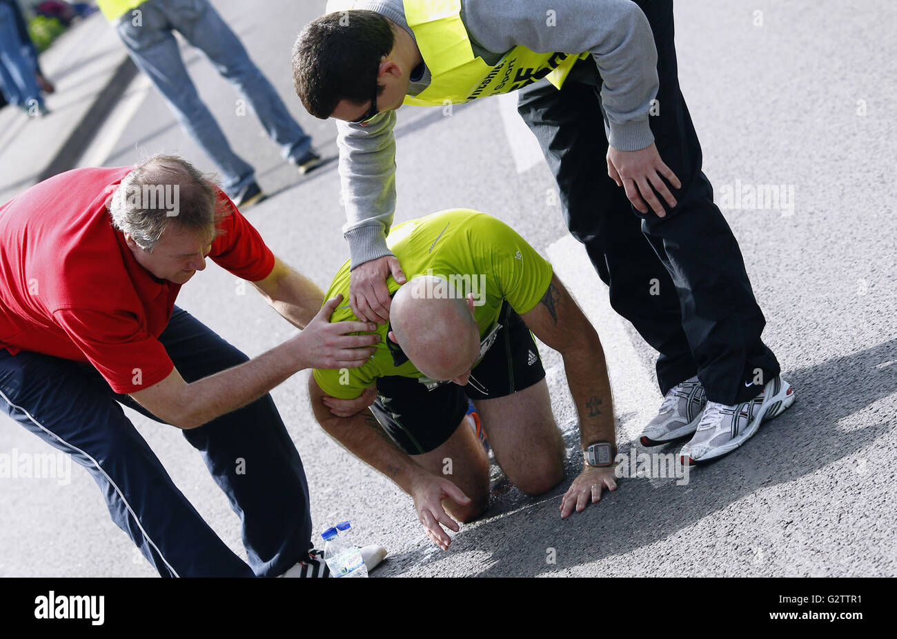Sport, Athletics, Running, Exhausted runner being helped by marshal ...