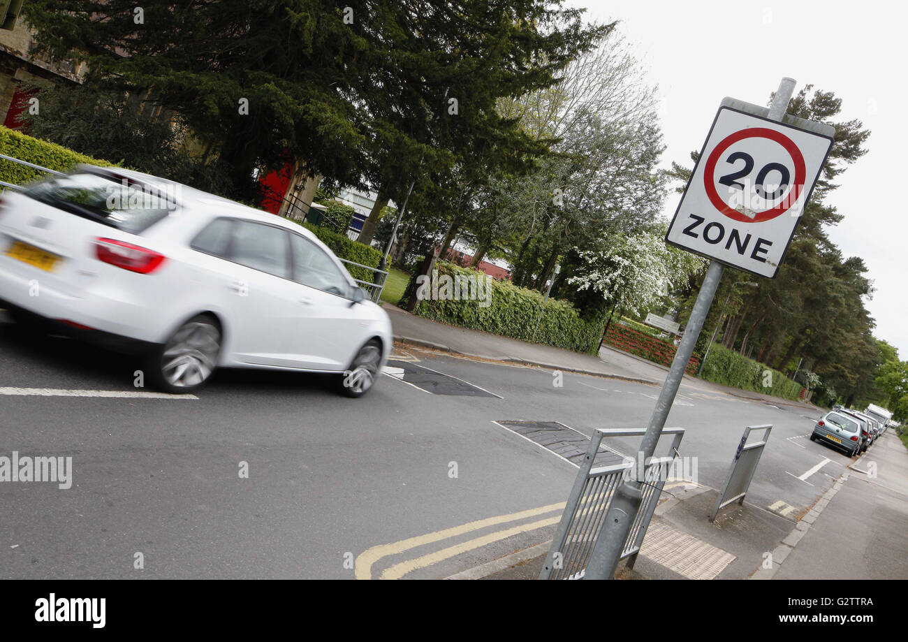 Speed bumps uk school hi-res stock photography and images - Alamy