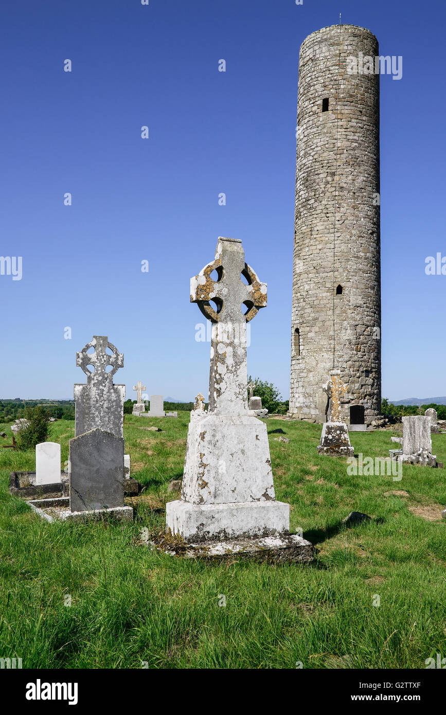 10th century round tower hi-res stock photography and images - Alamy