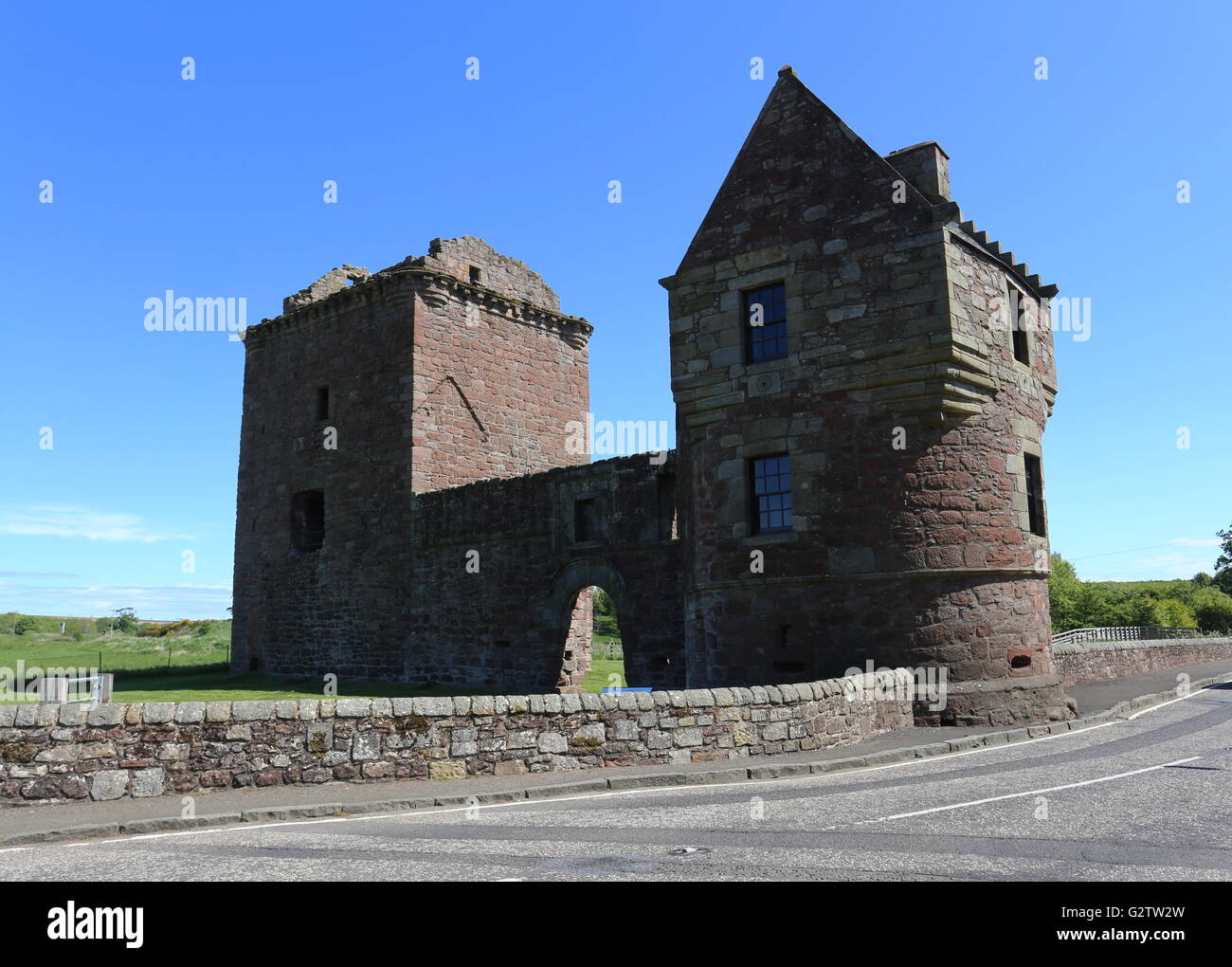 Ruins burleigh castle scotland june hi-res stock photography and images ...