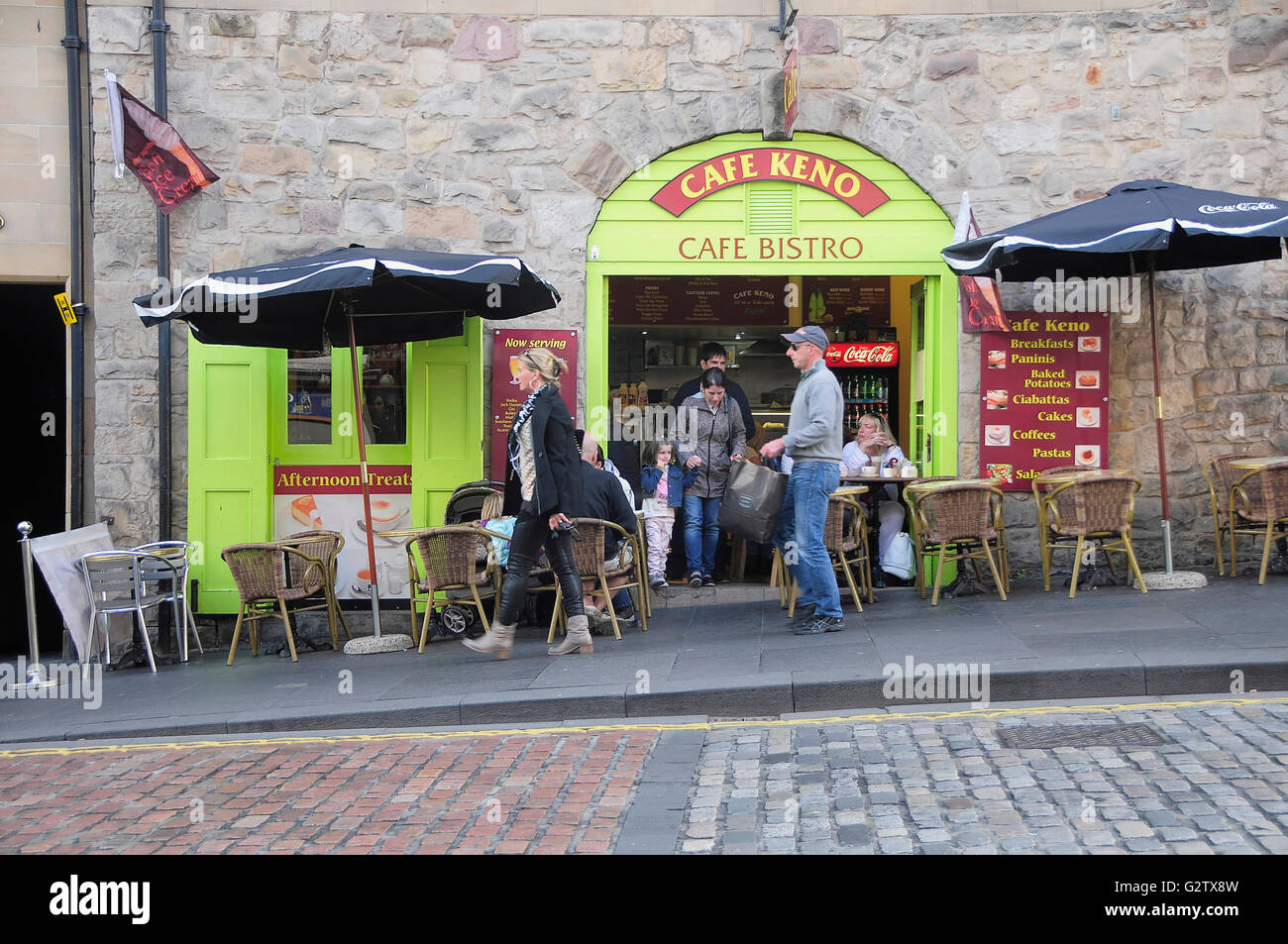 Scotland, Edinburgh, cafe along the Royal Mile Stock Photo - Alamy
