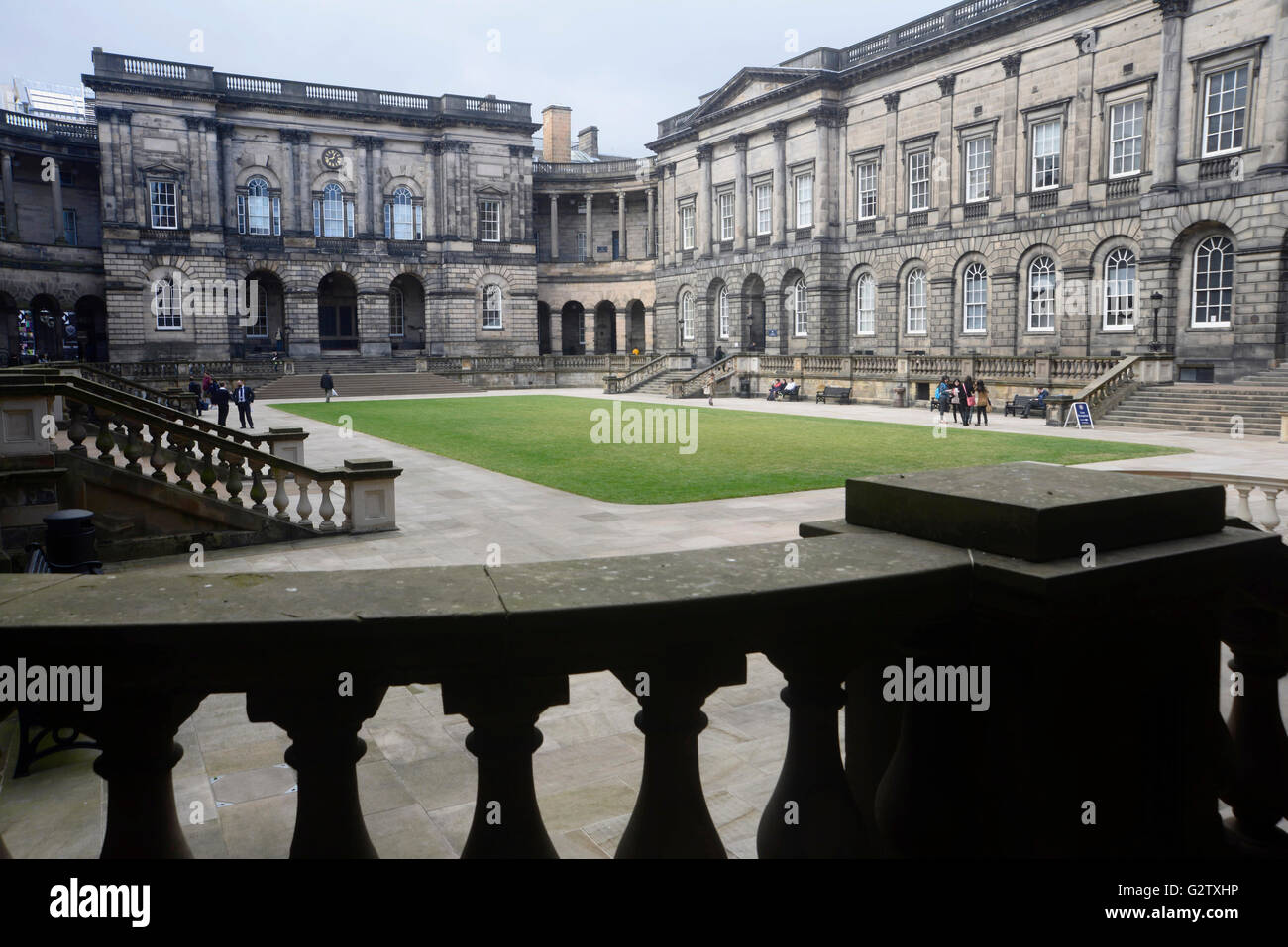 Edinburgh college courtyard hi-res stock photography and images - Alamy