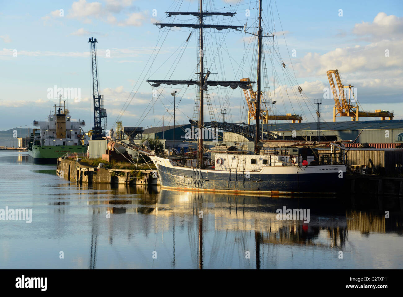 Scotland, Edinburgh, Leith, ships along dockside Stock Photo - Alamy