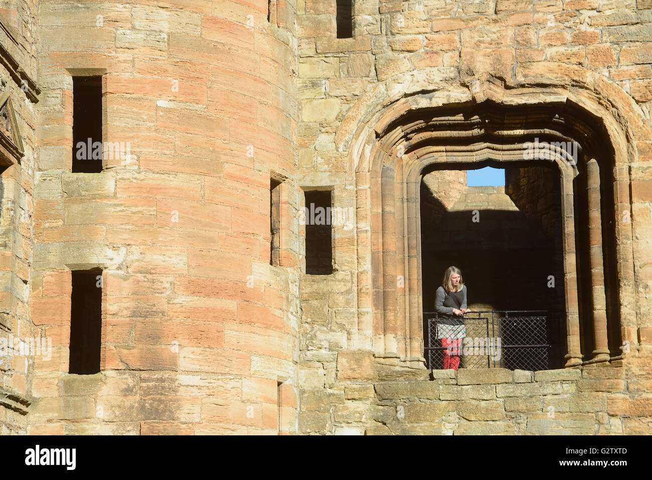 Scotland, Edinburgh, Linlithgow Palace, Great Hall window Stock Photo ...