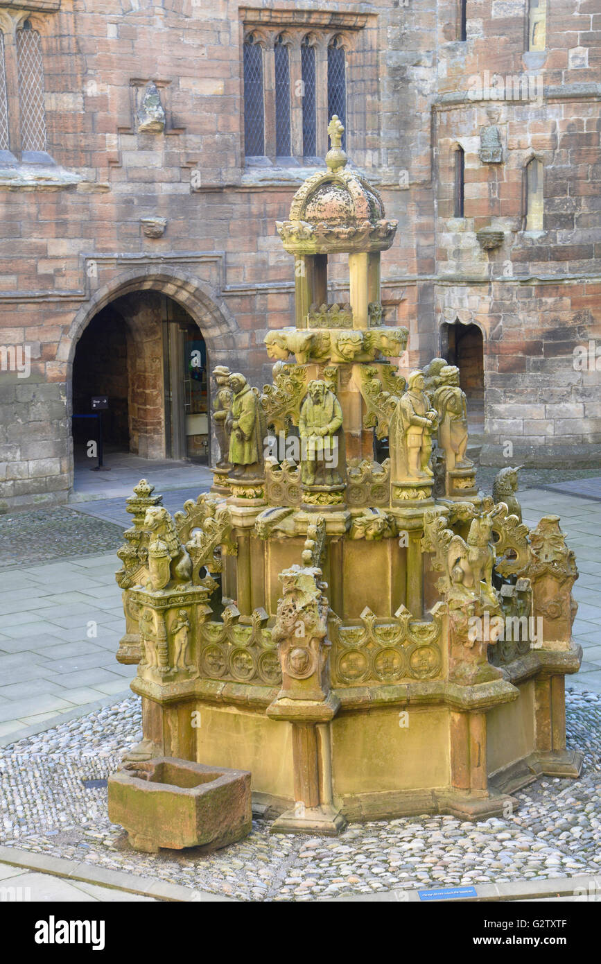 Scotland, Edinburgh, Linlithgow Palace, Inner Courtyard and fountain ...