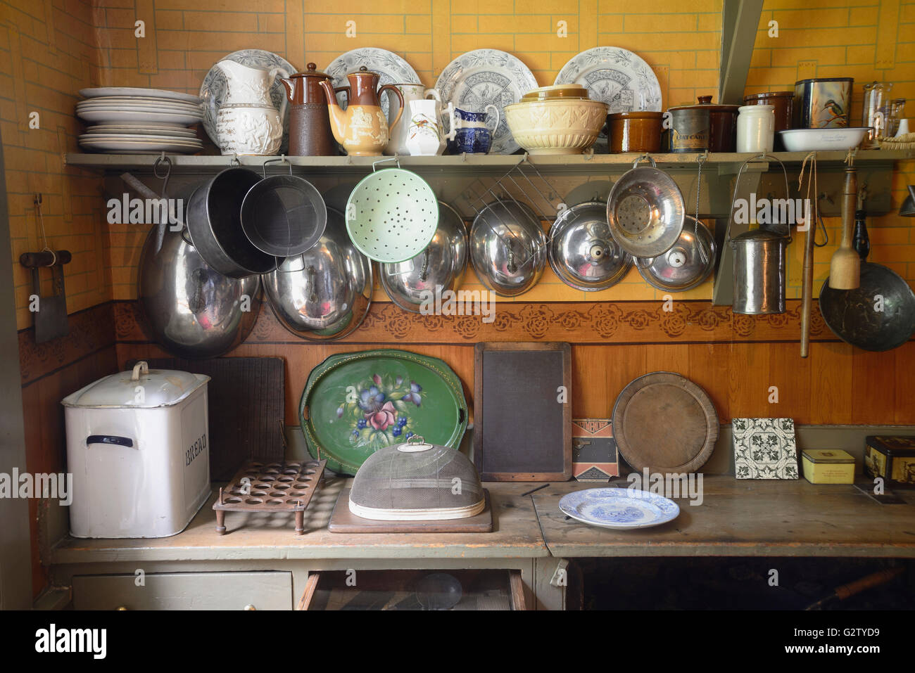 Scotland, Glasgow, City centre west, Tenement House, kitchen ware Stock ...