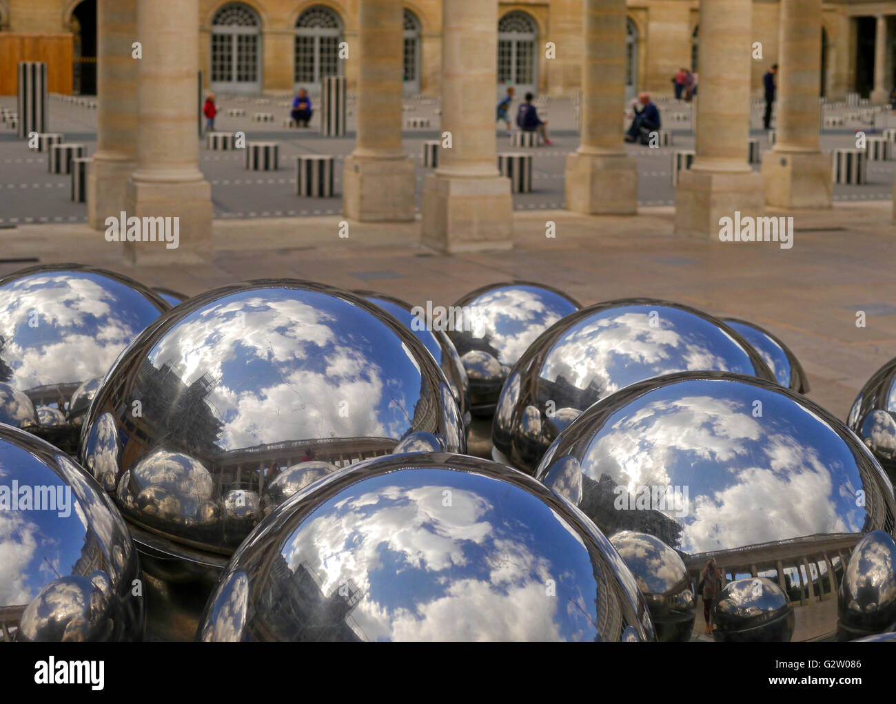 Palais royal paris fountain hi-res stock photography and images - Alamy
