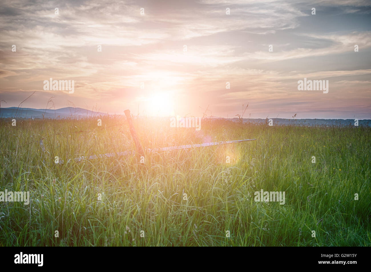 Sunset cloud mountain red gold hi-res stock photography and images - Alamy