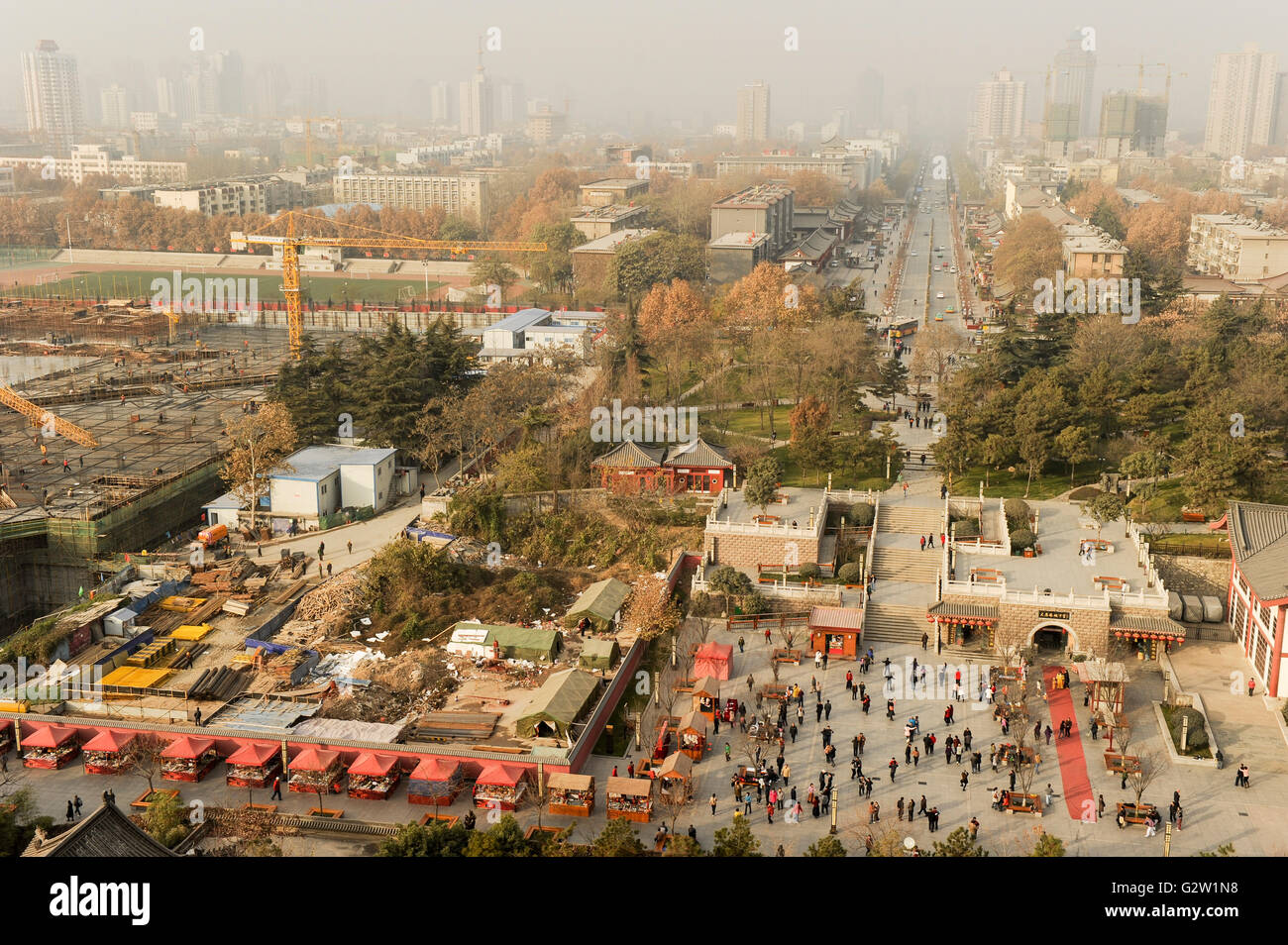Dancing square hi-res stock photography and images - Alamy