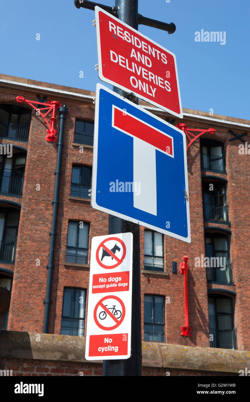 a uk no access restriction restricted park parking warning sign signs ...
