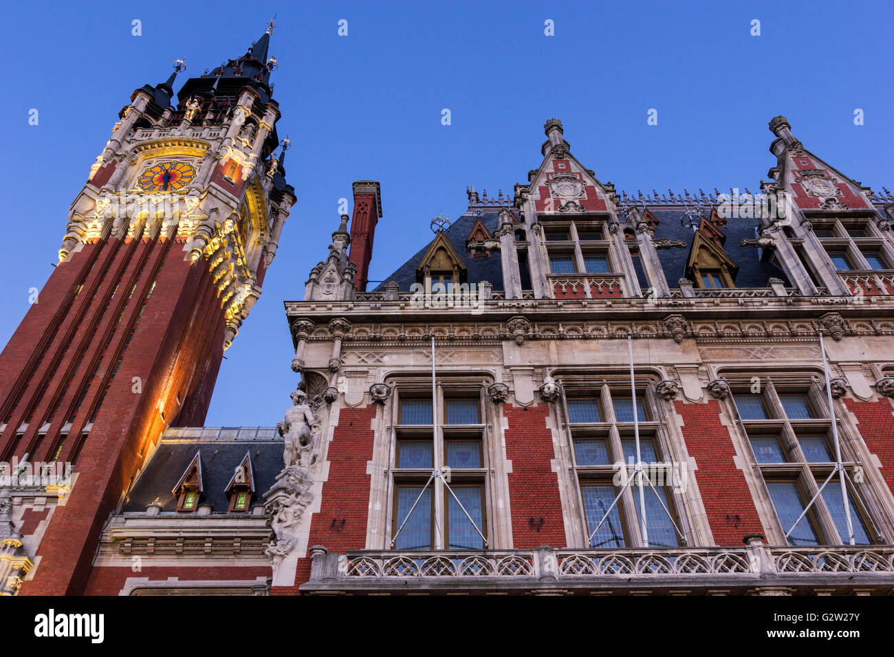 Town hall (Hotel de Ville) at Place du Soldat Inconnu in Calais in France Stock Photo - Alamy