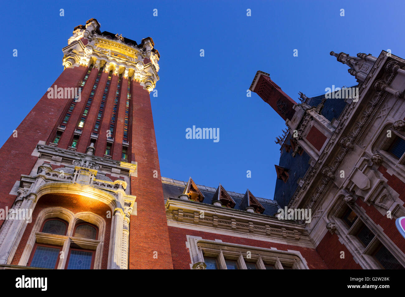 Town hall (Hotel de Ville) at Place du Soldat Inconnu in Calais in France Stock Photo - Alamy