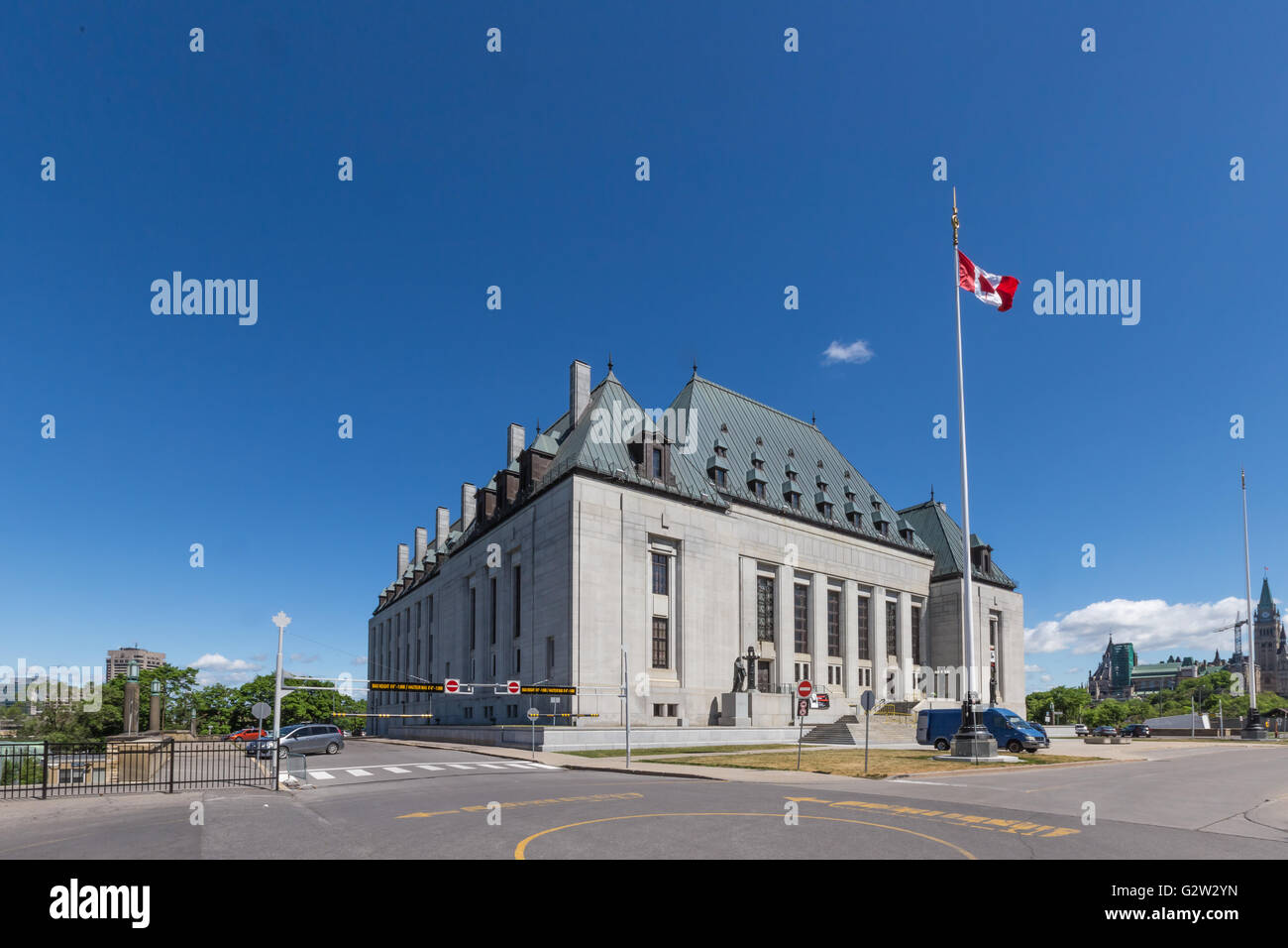 Supreme court of canada building hi-res stock photography and images ...