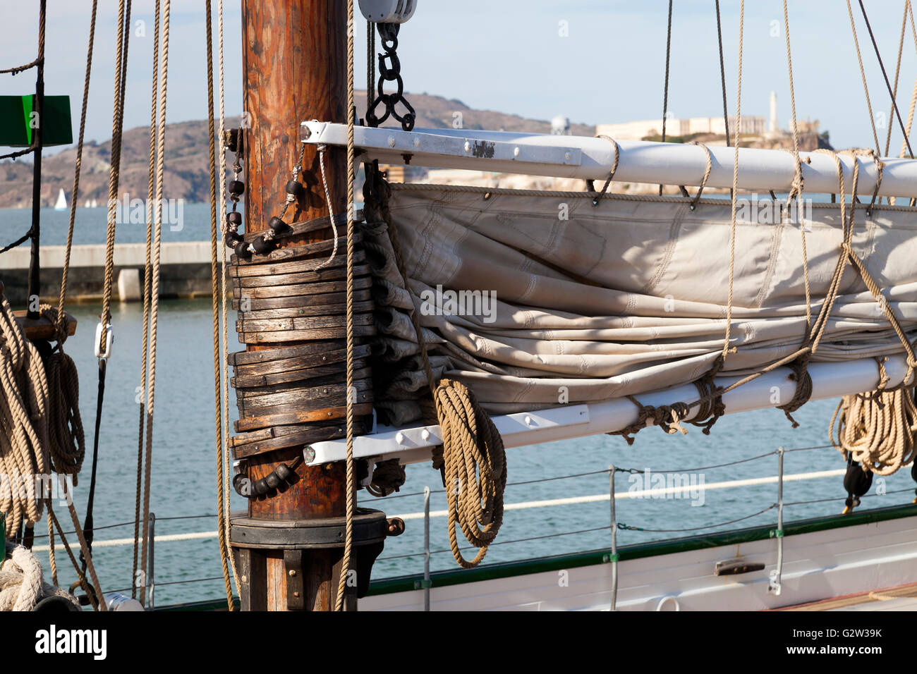 The hawser on the sailboat mast and the square sail Stock Photo - Alamy