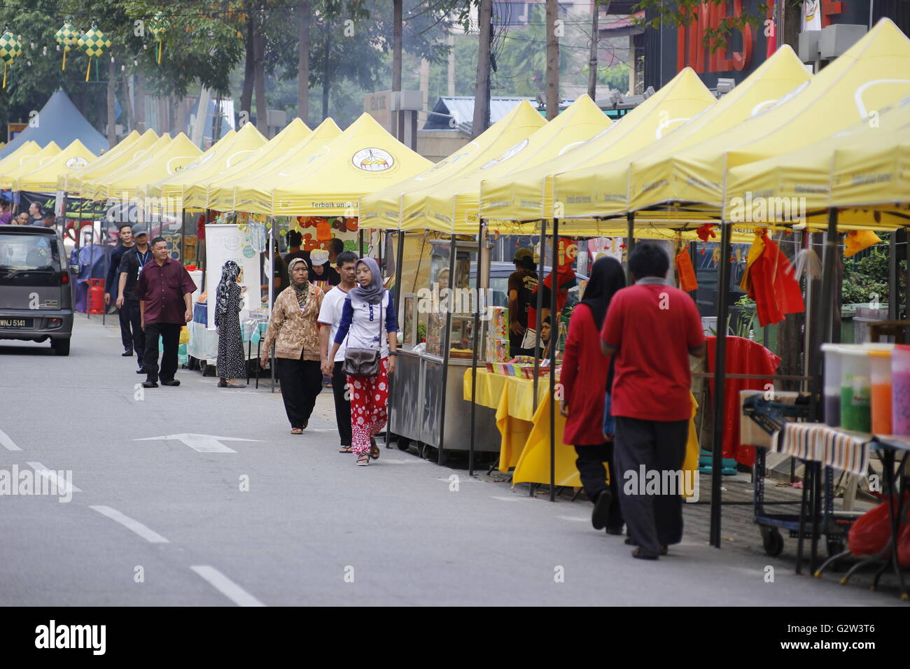 street food bazaar in Kampung Baru, Kuala Lumpur, Malaysia Stock Photo ...