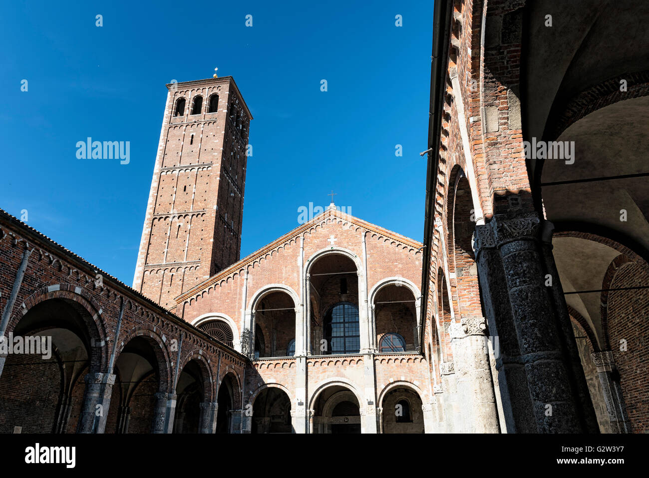 Romanesque style facade hi-res stock photography and images - Alamy
