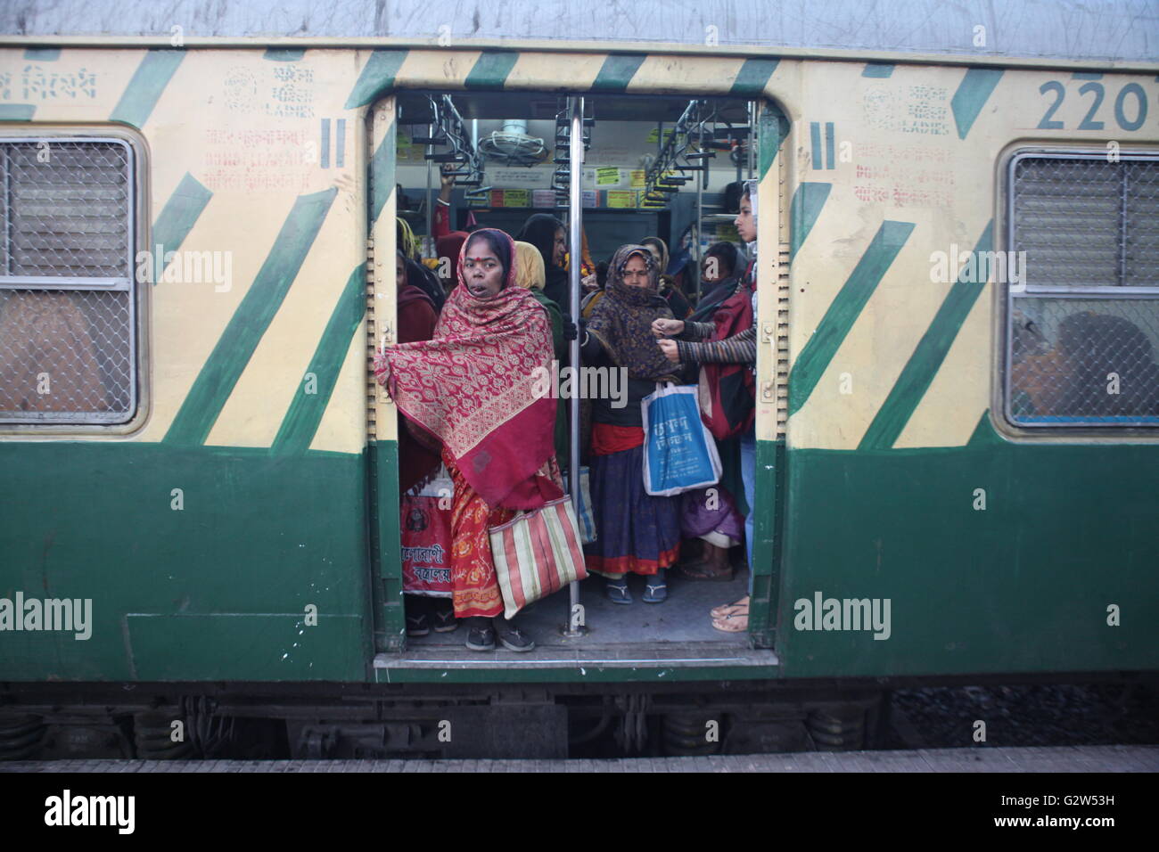 Suburban train in kolkata hi-res stock photography and images - Alamy