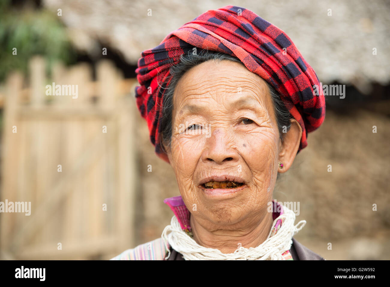 Lisu tribe woman hi-res stock photography and images - Alamy
