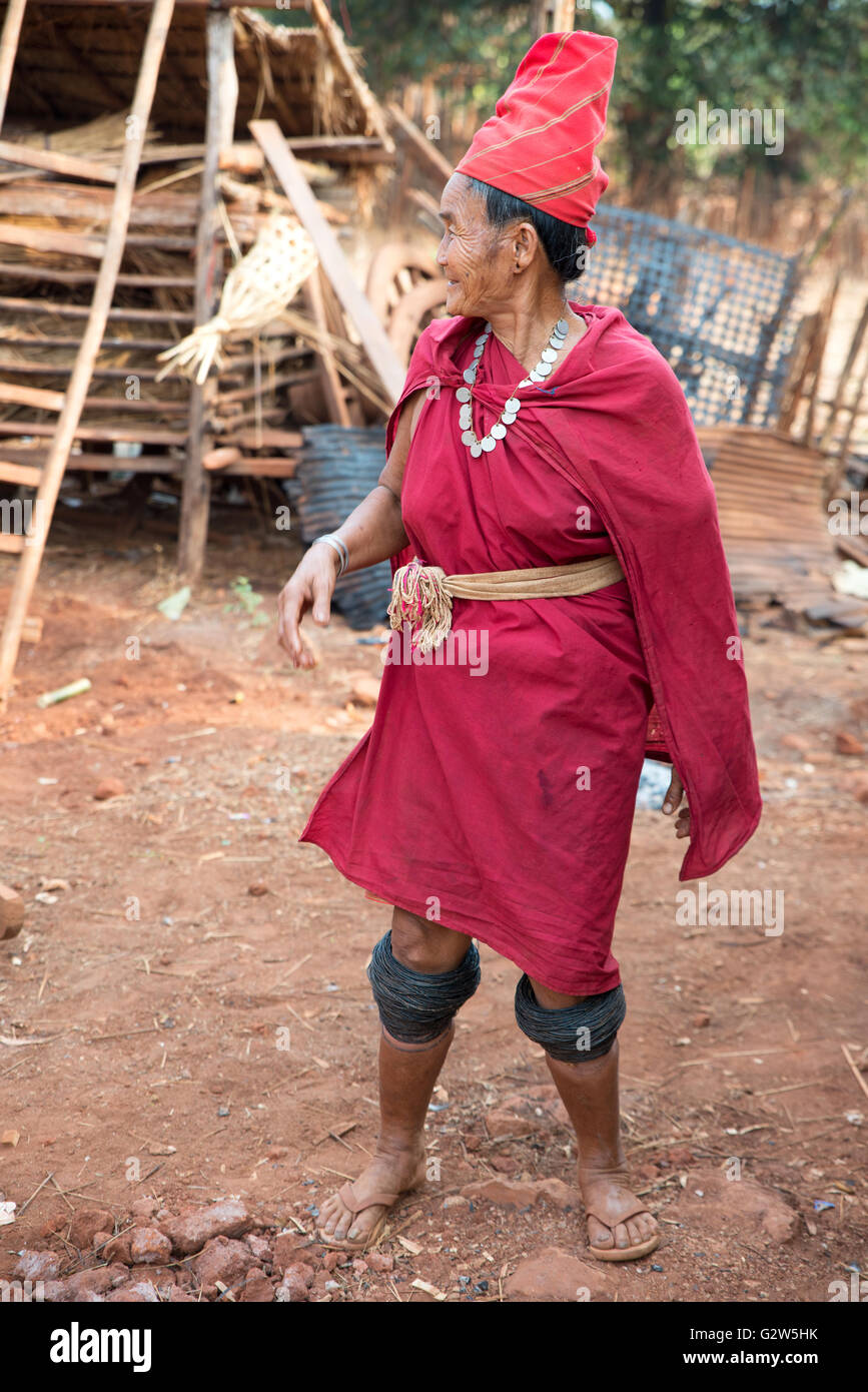 Myanmar traditional dress hi-res stock photography and images - Alamy