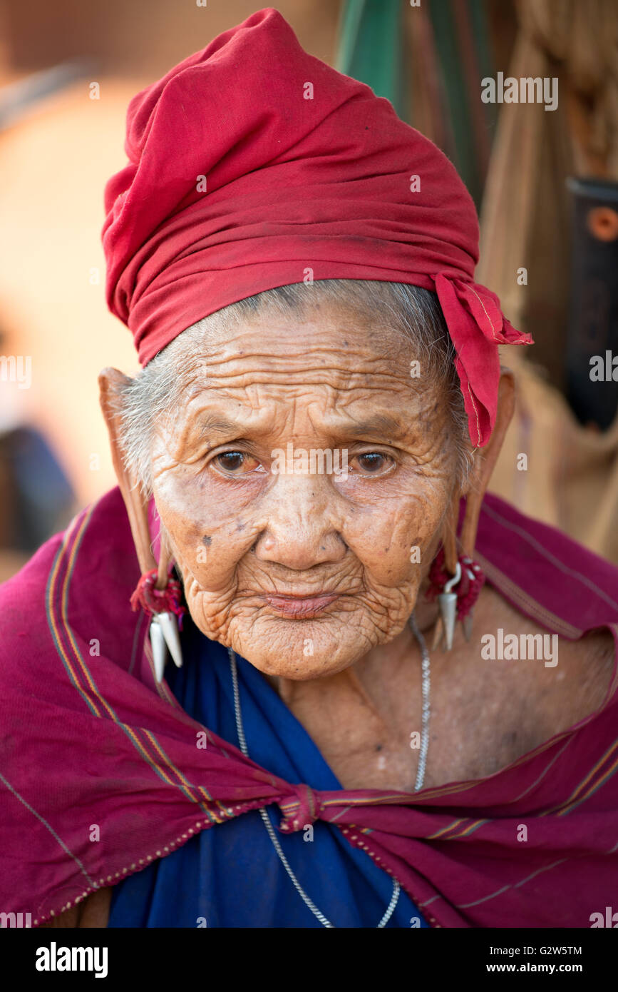 Portrait of an old Kayah woman wearing traditional dress, Dawtamakyi ...