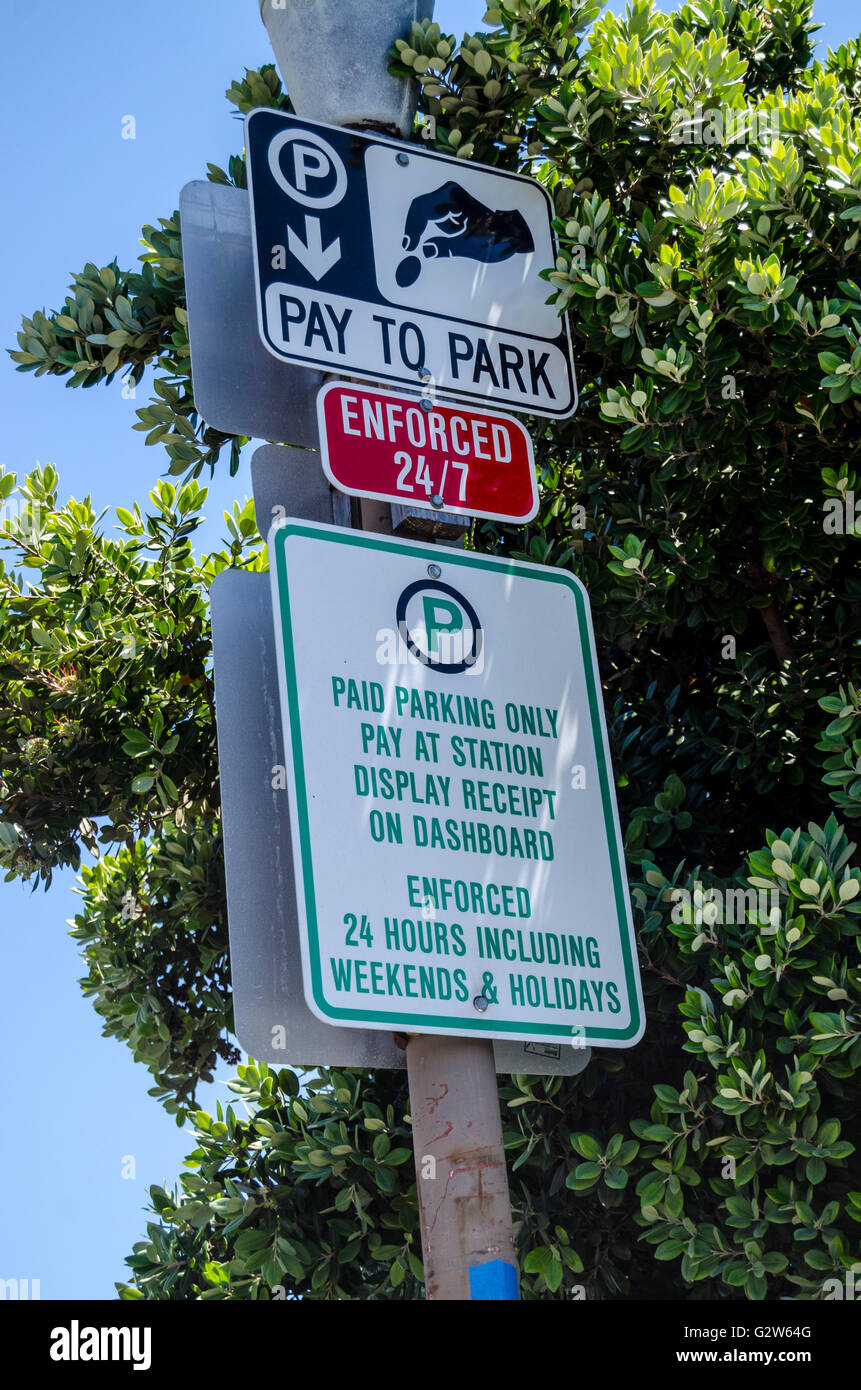 Pay to park sign hi-res stock photography and images - Alamy