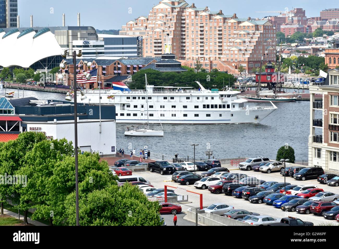 The beautiful architecture and landscape of the Baltimore inner harbor ...