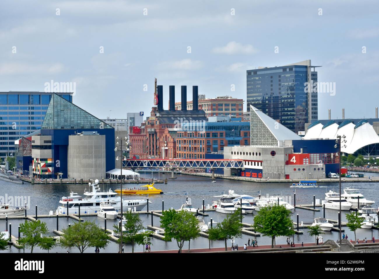 The beautiful architecture and landscape of the Baltimore inner harbor ...