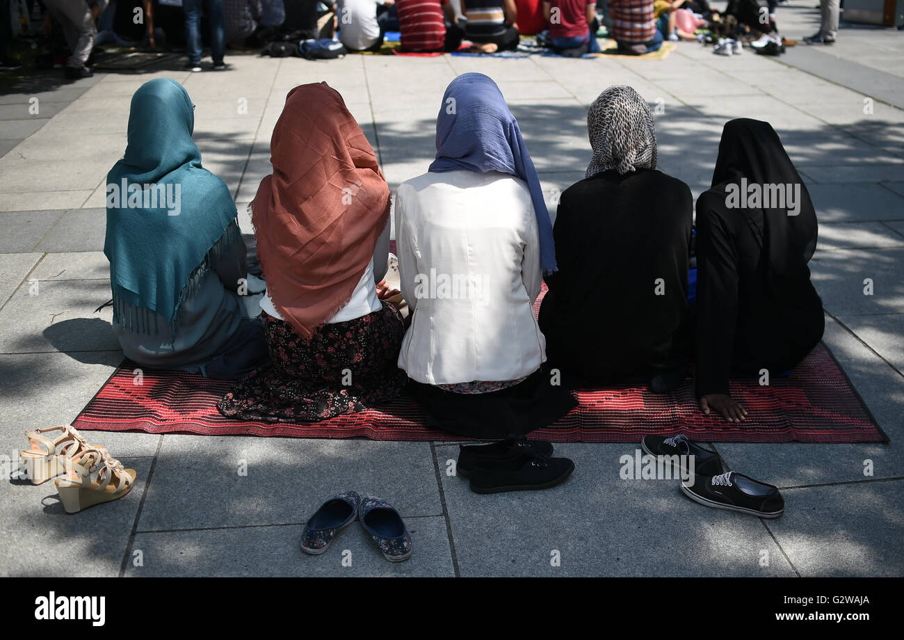 Berlin, Germany. 3rd June, 2016. Muslims praying in front of the ...