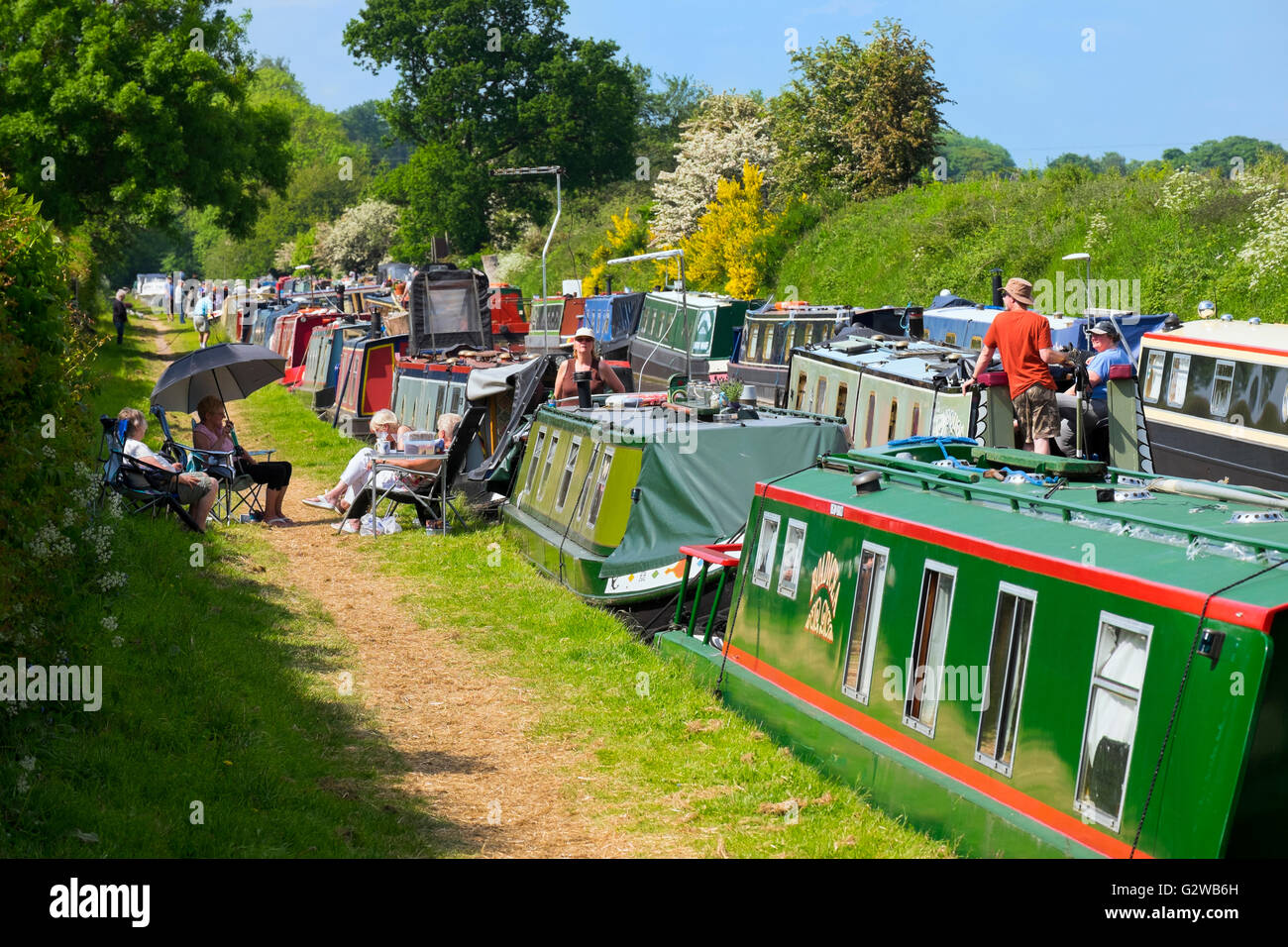 A busy scene on the Shropshire Union Canal at Norbury Junction ...