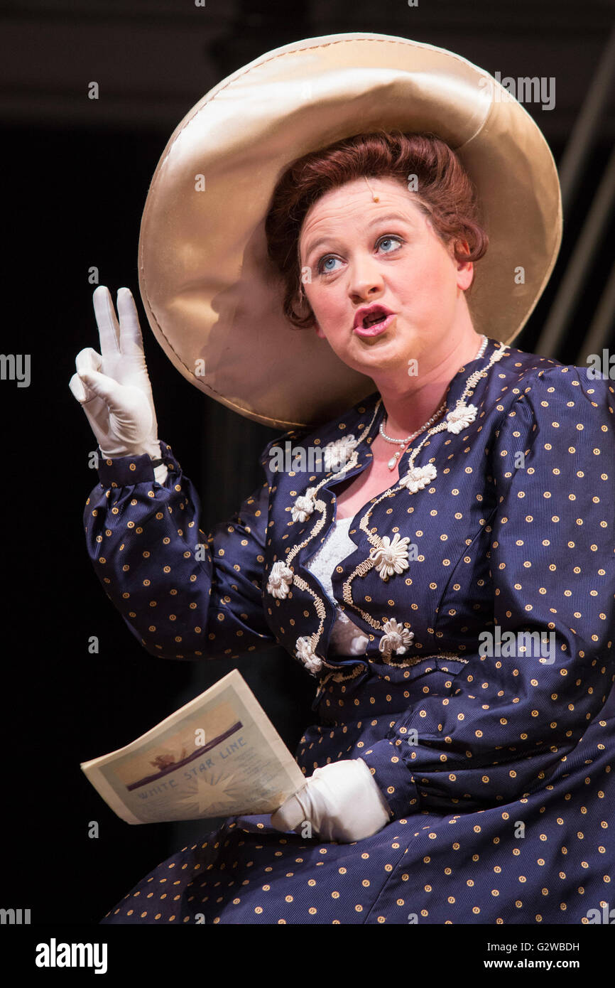 Alice sweeney hi-res stock photography and images - Alamy