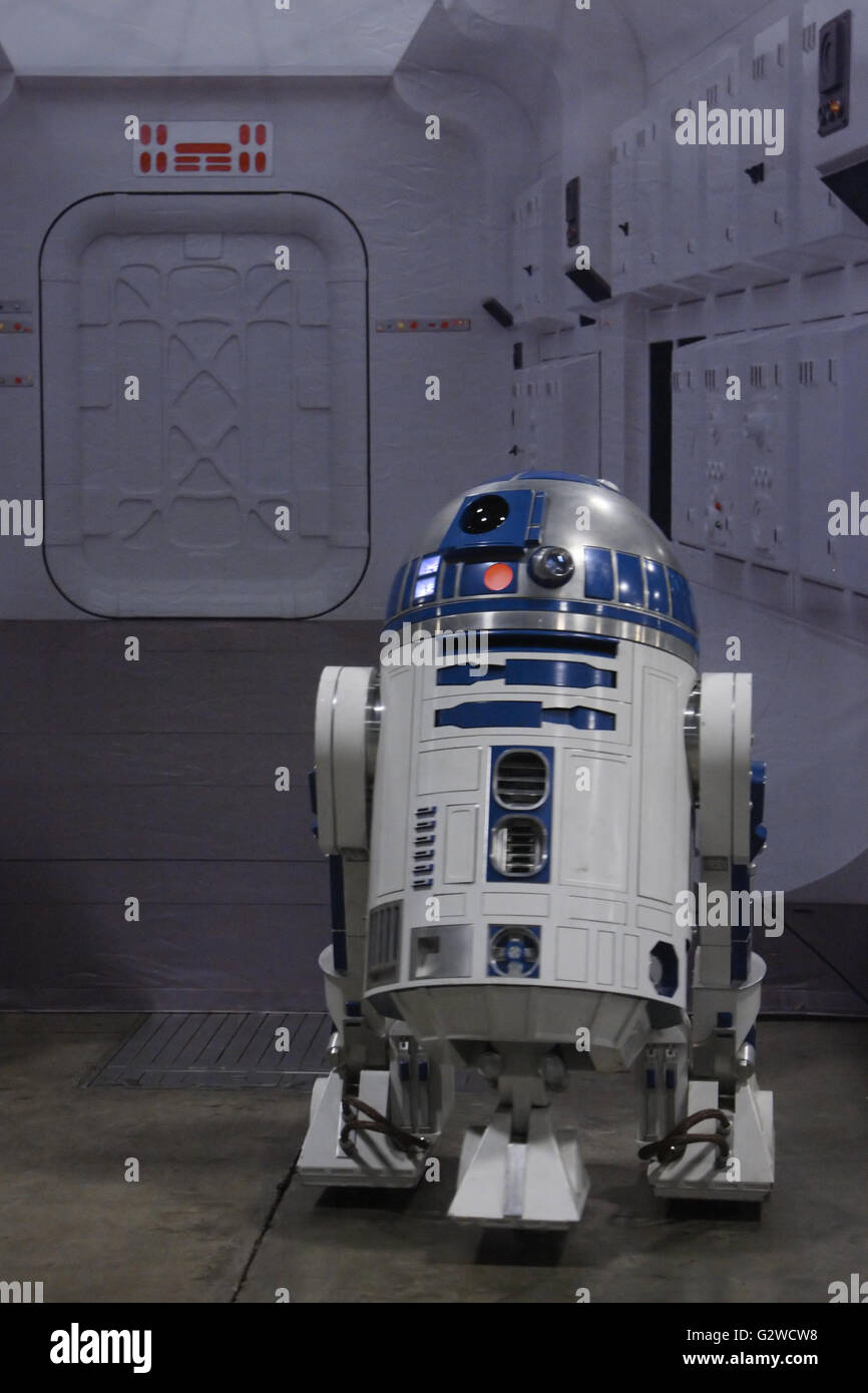 R2d2 in star wars hi-res stock photography and images - Alamy