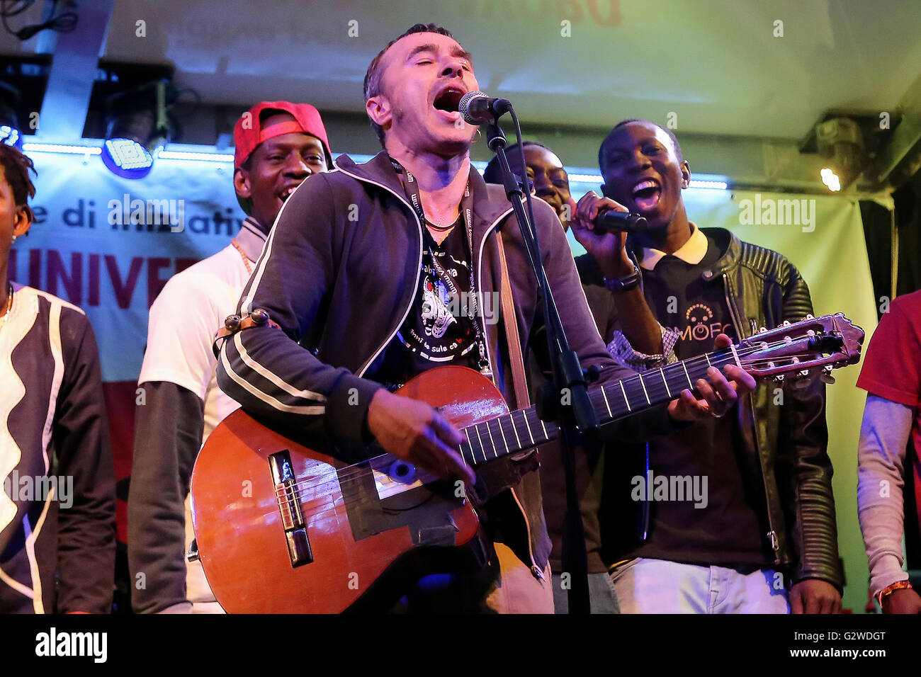 Carta mau hi-res stock photography and images - Alamy