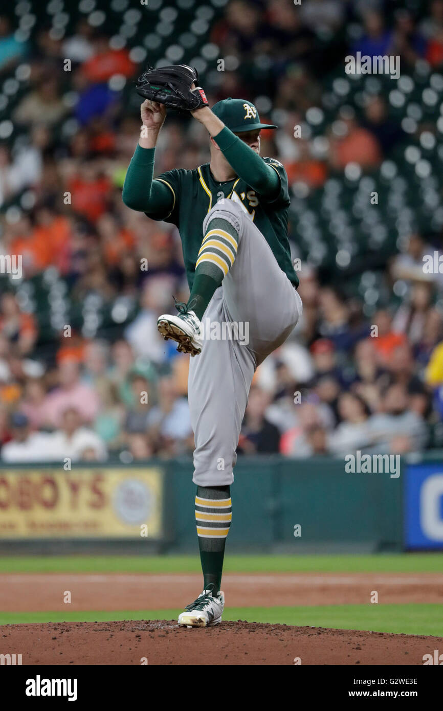 Houston, TX, USA. 3rd June, 2016. Oakland Athletics starting pitcher Jesse Hahn (32) winds up ...