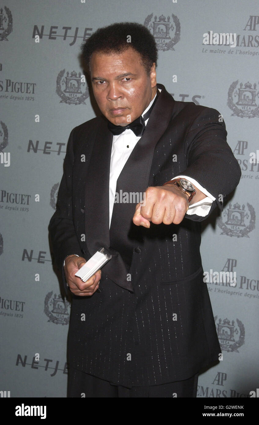 Dec 02, 2003; Los Angeles, CA, USA; Legend MUHAMMAD ALI at the 'Time To ...