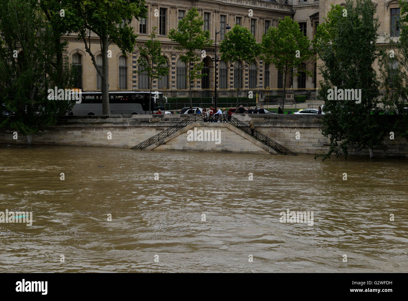 Flooding the louvre hi-res stock photography and images - Alamy