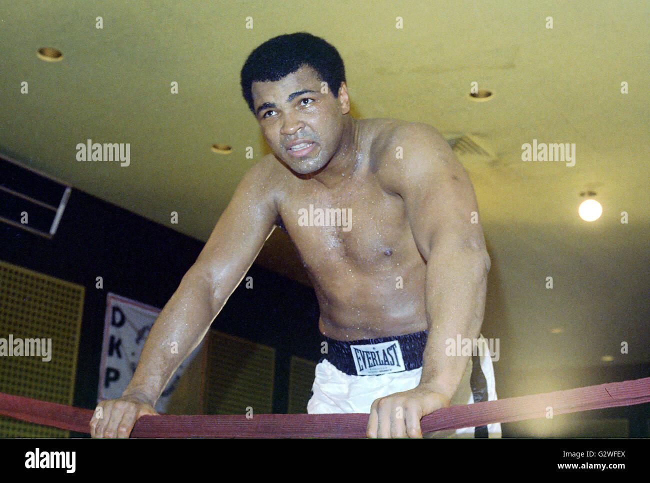 Arlington, Virginia, USA. 20th Apr, 1976. Heavyweight Champion Muhammad ...