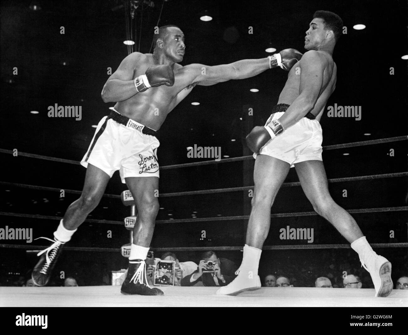 FILE - A file picture dated 25 February 1964 shows US boxer Cassius ...