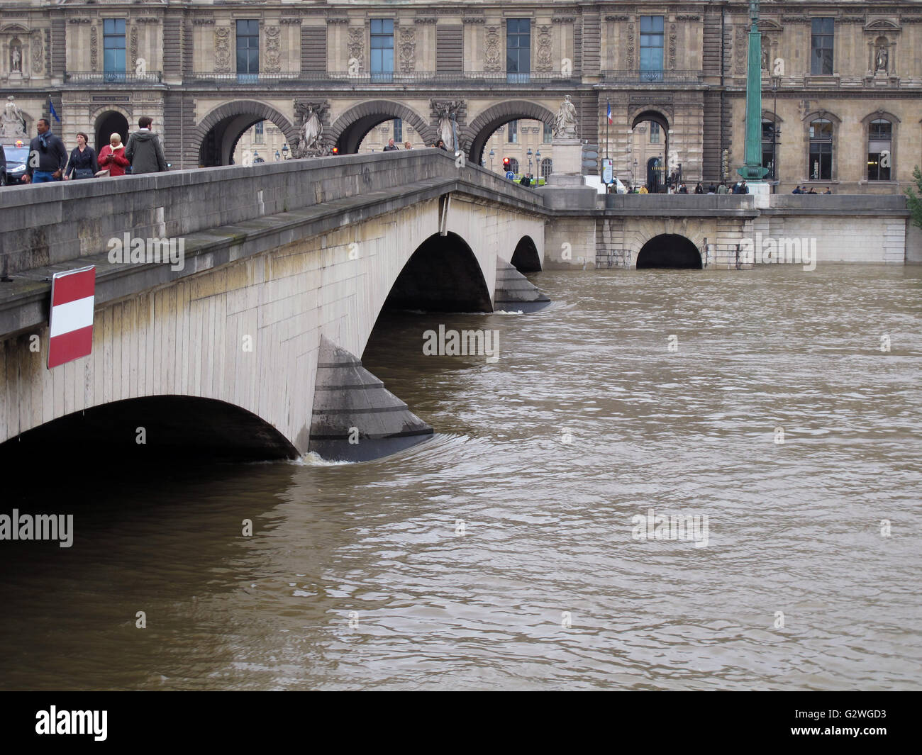 Flooding the louvre hi-res stock photography and images - Alamy