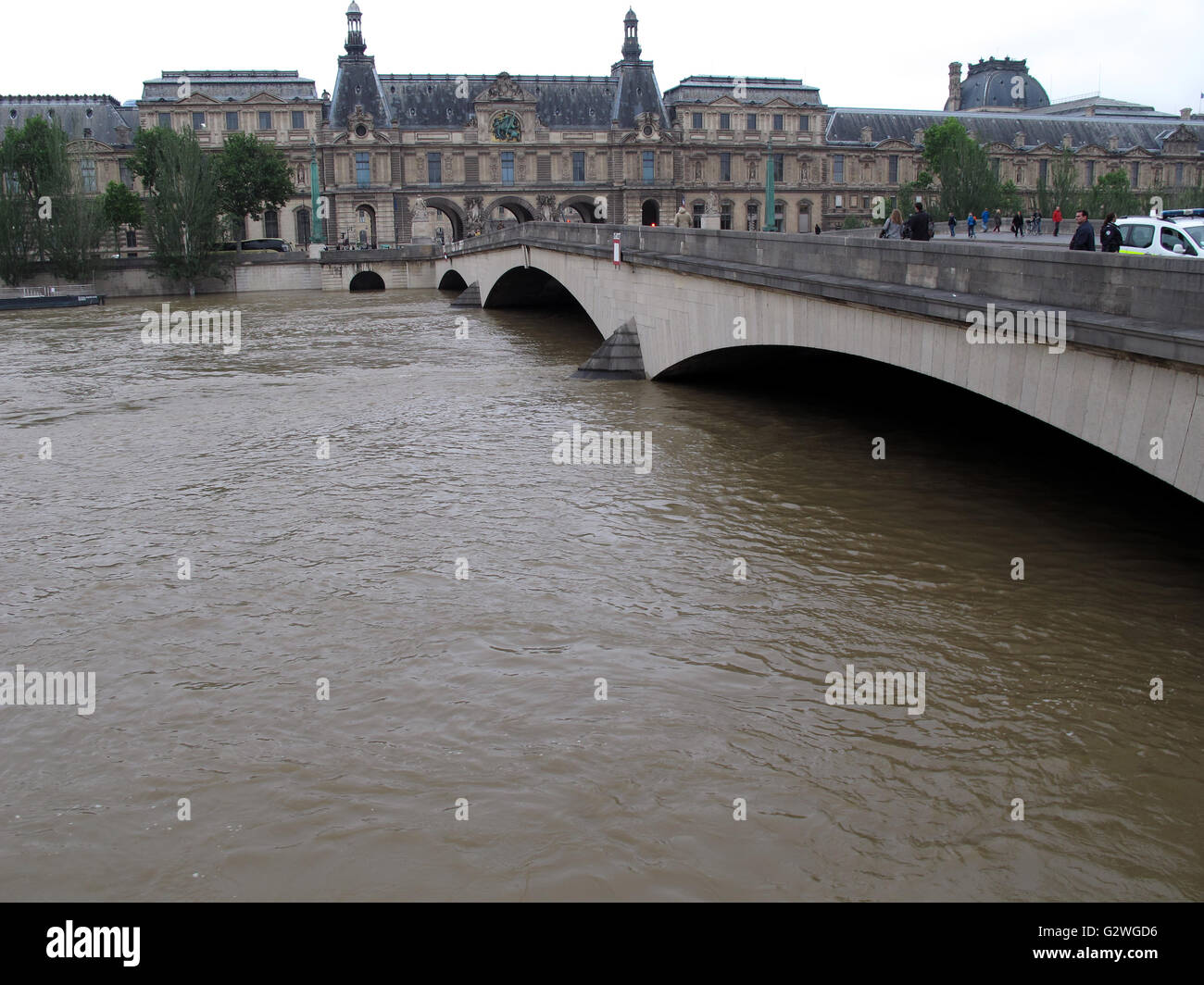 Pont du Carrousel and Louvre museum, flood of the Seine river, June 3 ...
